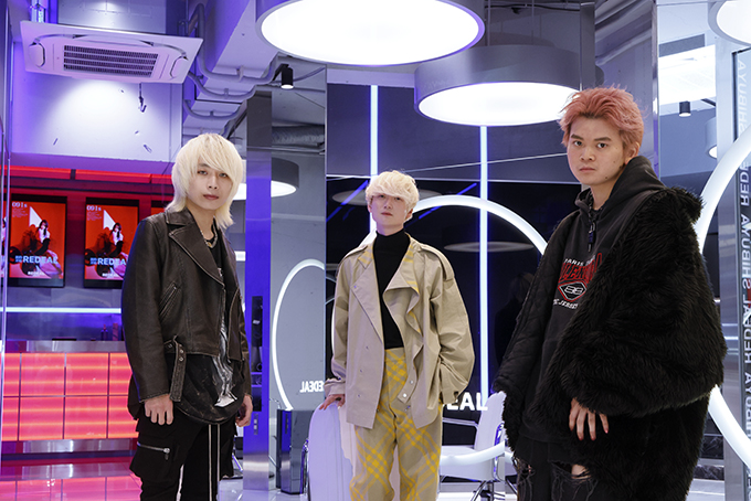 超進化系『REDEAL SHIBUYA』が始動！中村雄樹×かとし×亮介が圧倒的熱量で仕掛けるワンホン最新モード&カラートレンド｜リクエストQJ